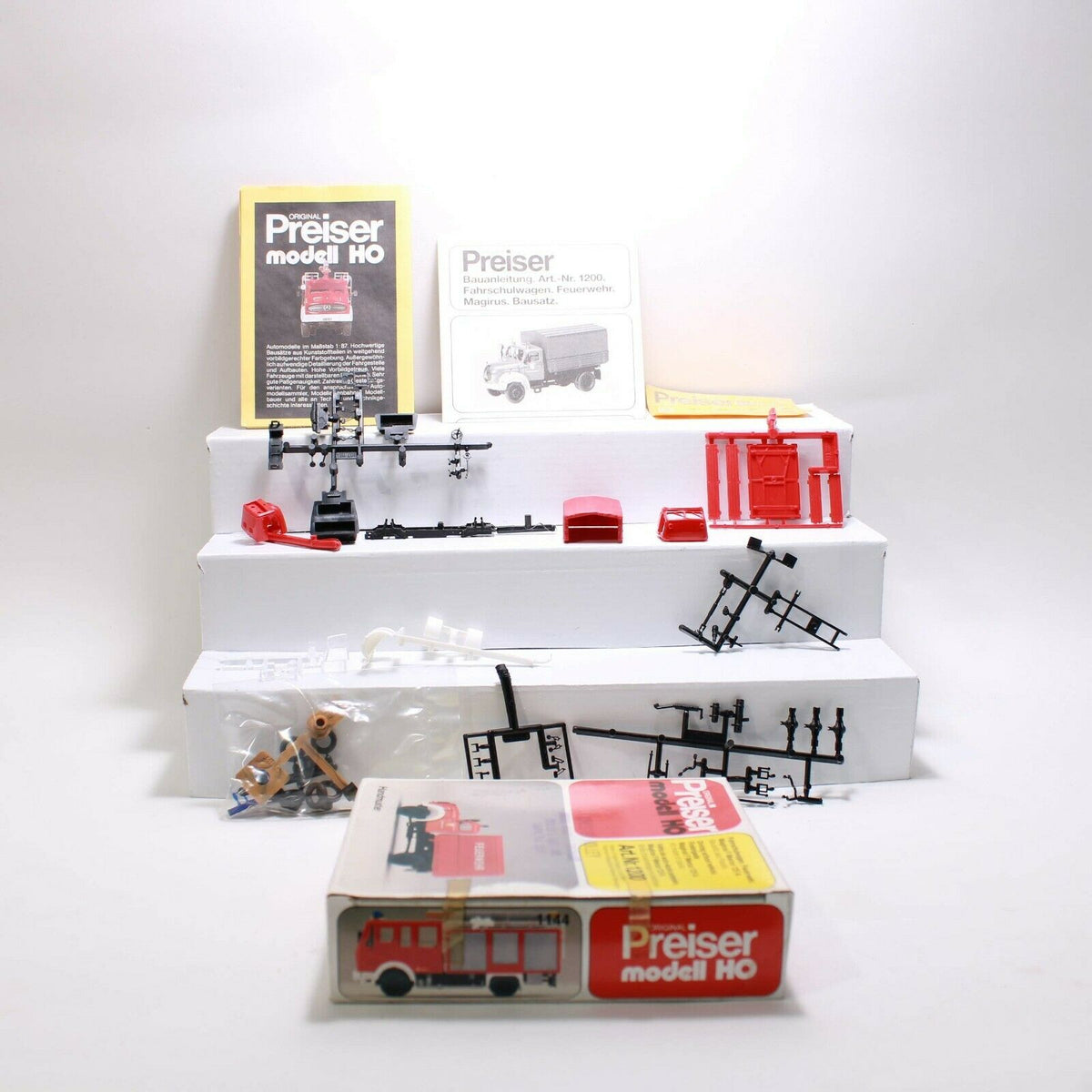 HO Scale - Preiser Modell HO - Box Truck Kit - 1200 – Blueberry Cat